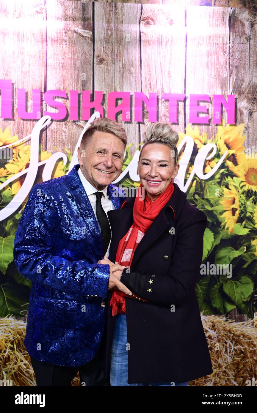 Hans-Jürgen Beyer mit seiner Verlobten Manuela Hebestreit bei der Live ...