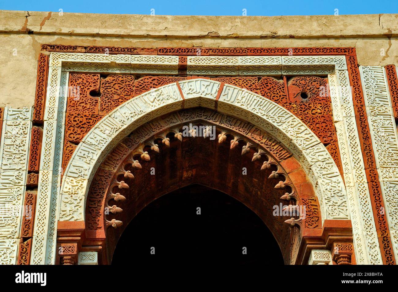 Partial view of the entrance arch, Alai Darwaja, Qutub Minar Complex ...