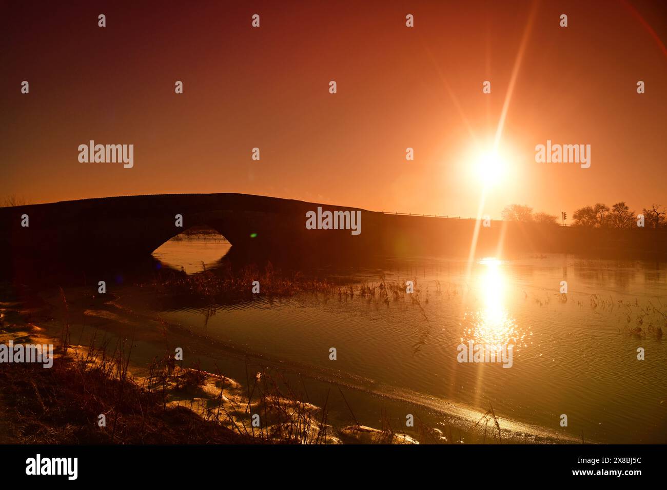 Two level bridge hi-res stock photography and images - Alamy