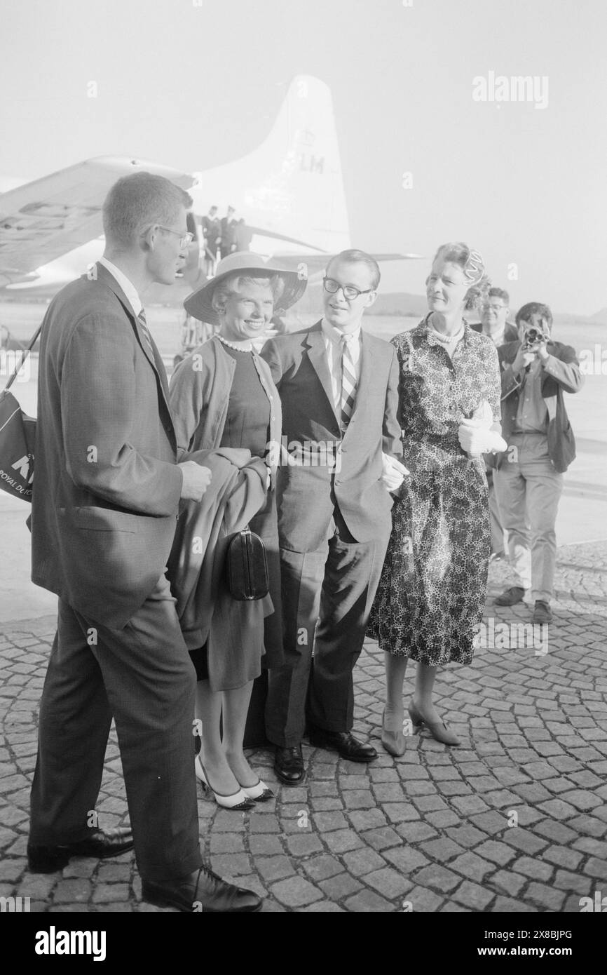 Current 37- 1959: Bridal veils in the limelight. On Saturday 22 August ...