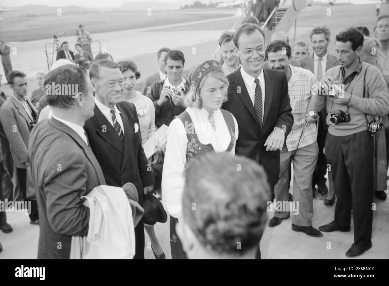 Current 37- 1959: Bridal veils in the limelight. On Saturday 22 August ...