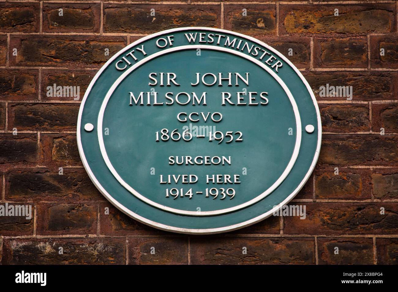 London, UK - March 18th 2024: A green plaque on Upper Wimpole Street in ...
