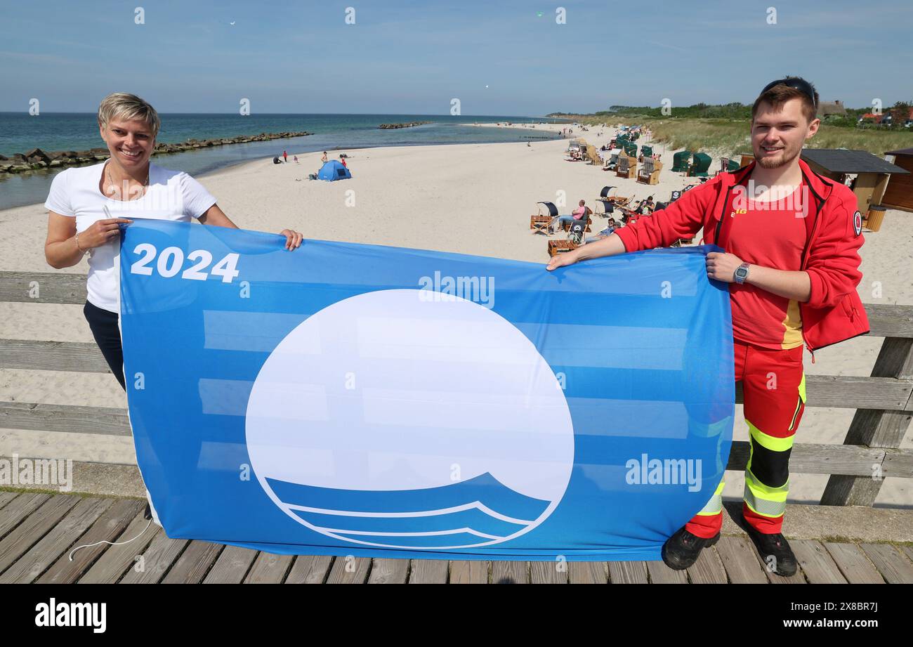 24 May 2024, Mecklenburg-Western Pomerania, Wustrow: Katrin Fischer (l ...