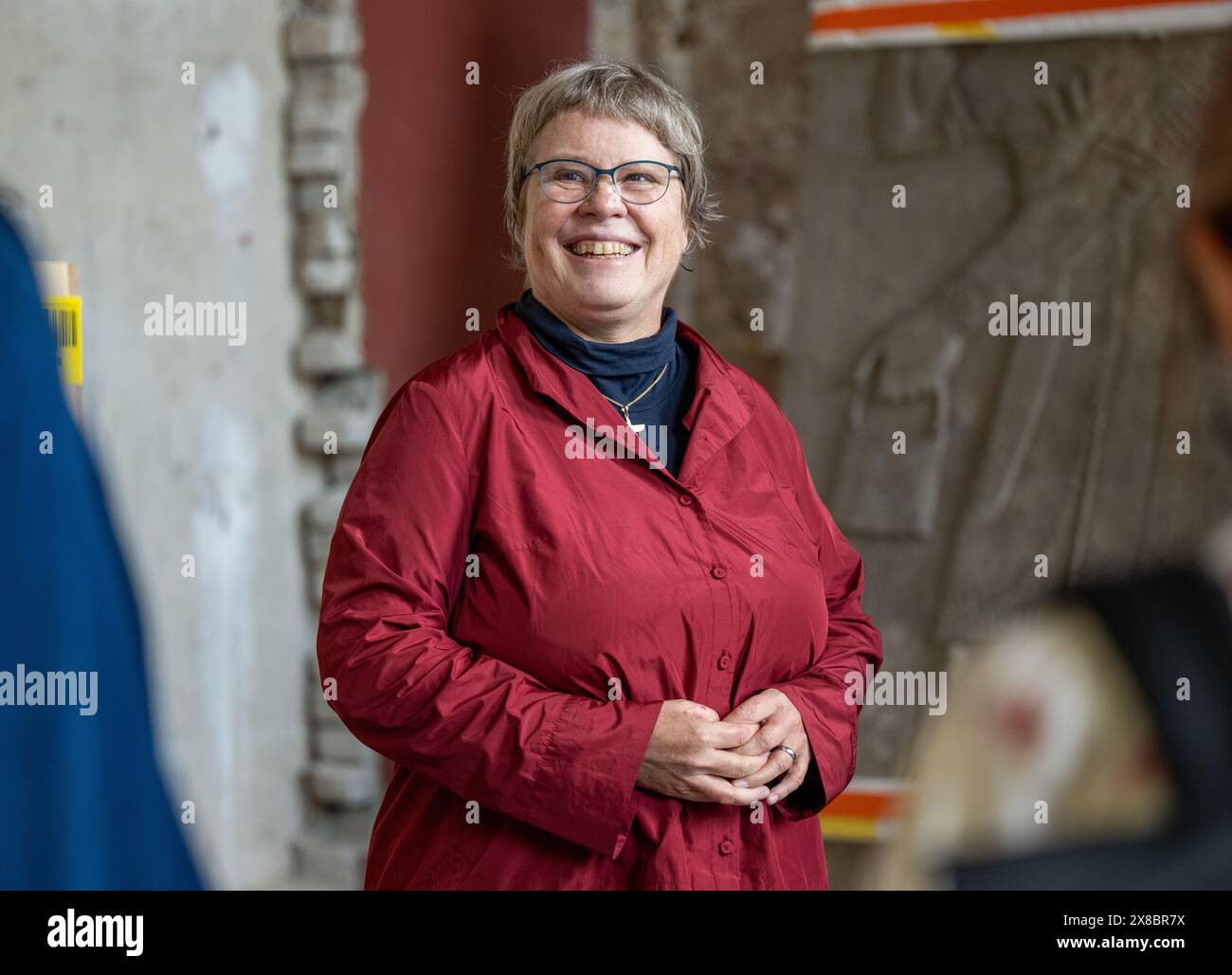 Restoring ancient arts hi-res stock photography and images - Alamy