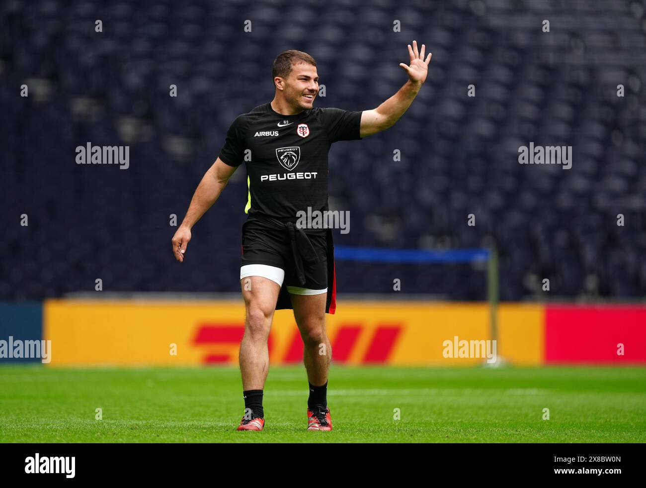 Stade toulousain captains run and press conference tottenham hi-res ...