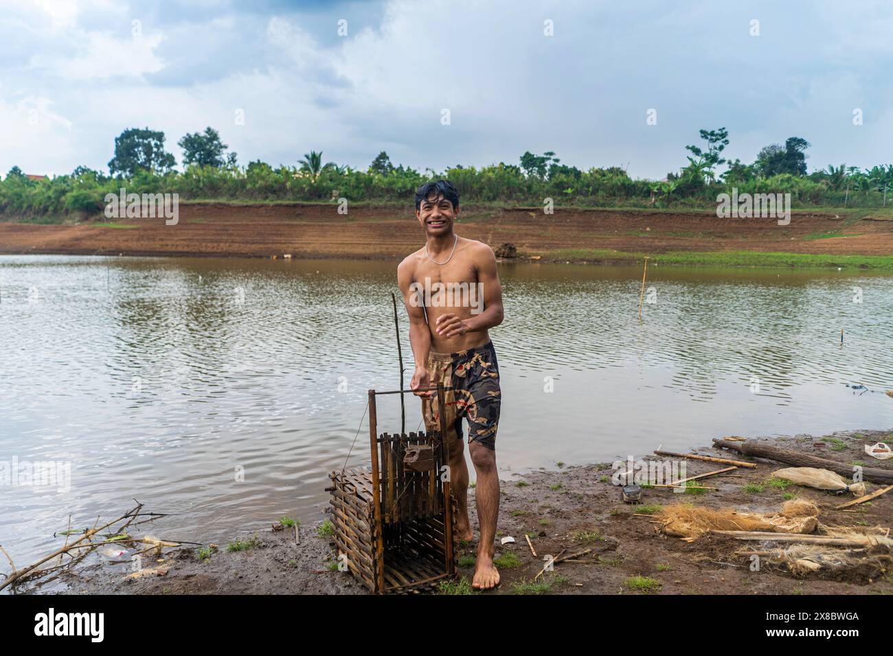 Vietnam fisherman fishermen rural Vietnamese Gia Lai River Stock Photo ...