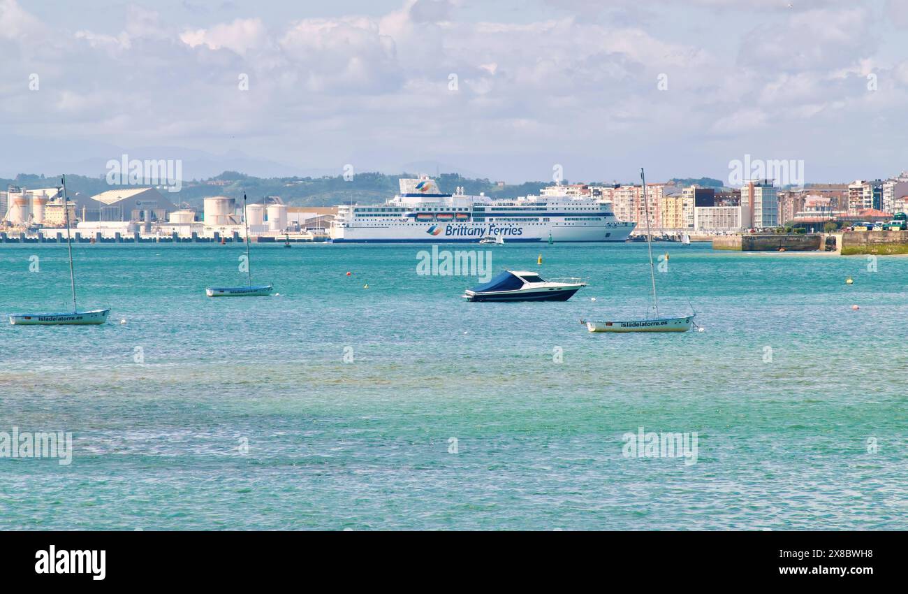 Landscape view across the bay with Brittany Ferries RoRo ferry Pont ...