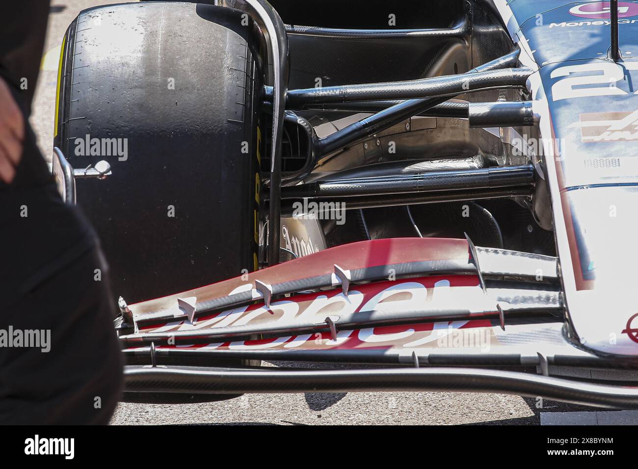 Haas F1 Team VF-24 Ferrari, Mechanical detail, front suspension and ...