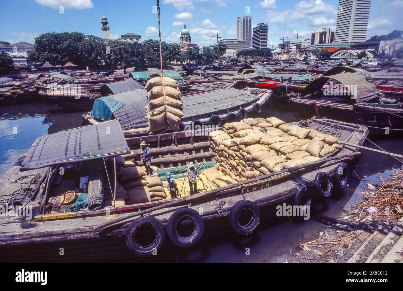 Sampans in singapore hi-res stock photography and images - Alamy