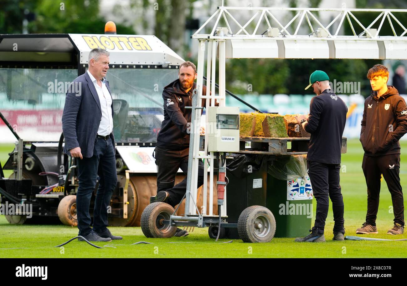 Worcestershire Chief Executive Ashley Giles speaks with ground staff as ...