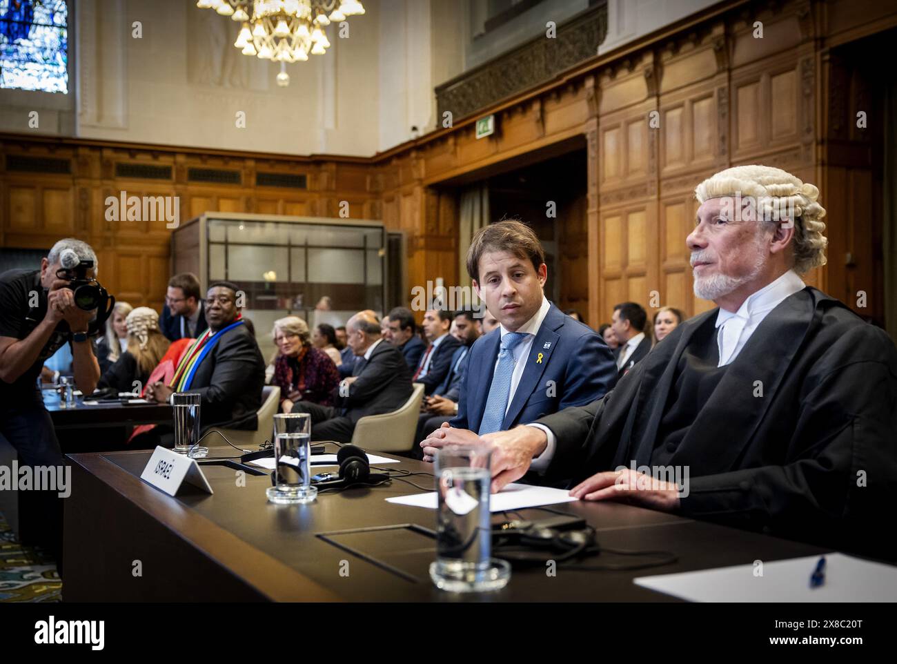 THE HAGUE - Ambassador Vusimuzi Madonsela (L) of South Africa and Yaron ...