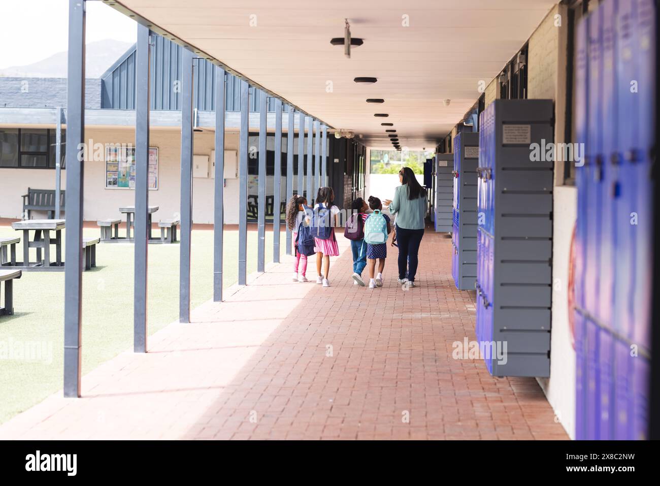 Group young college students in hi-res stock photography and images - Alamy