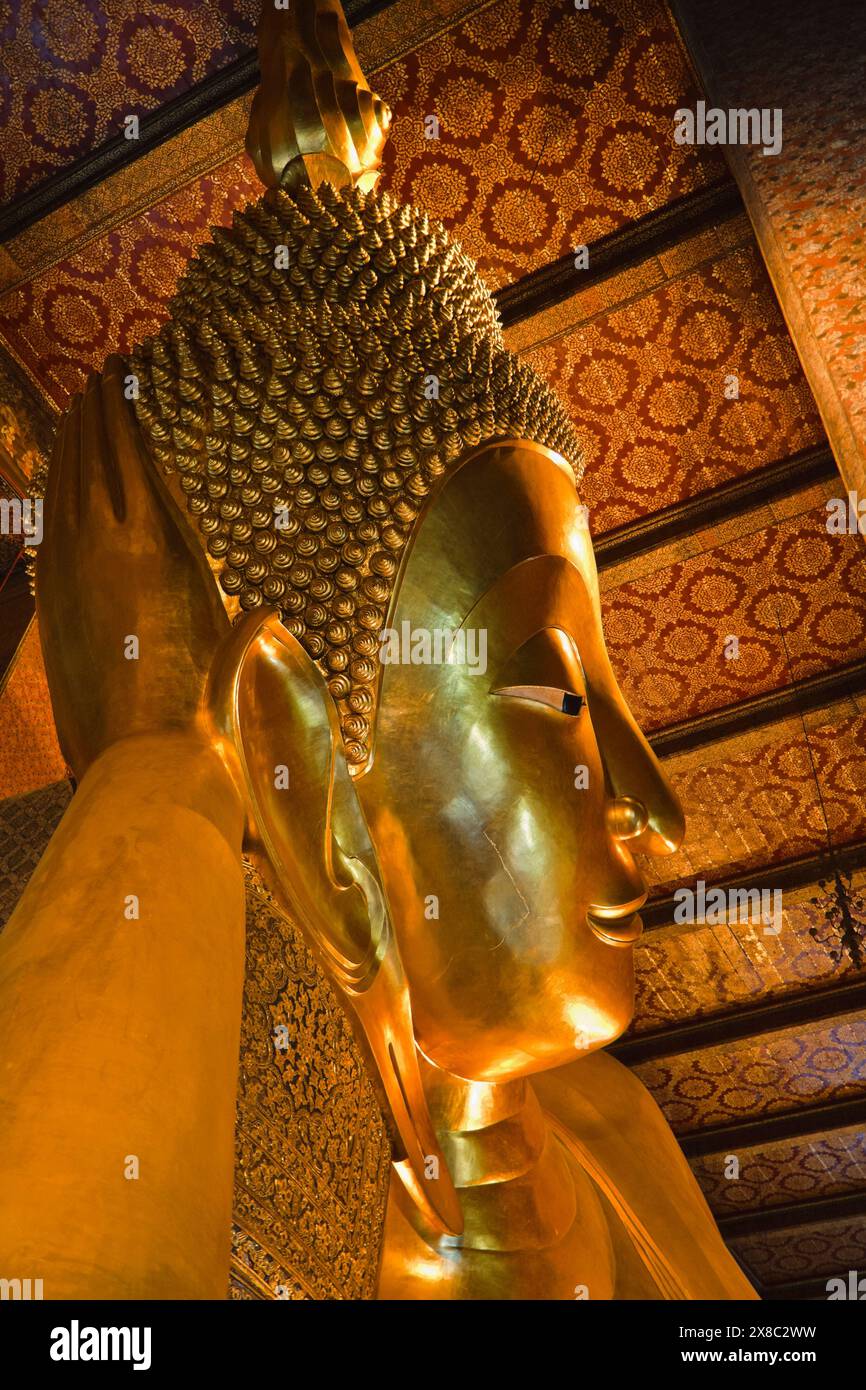 Thailand, Bangkok, Pranon Wat Pho, Laying Buddha golden statue Stock ...