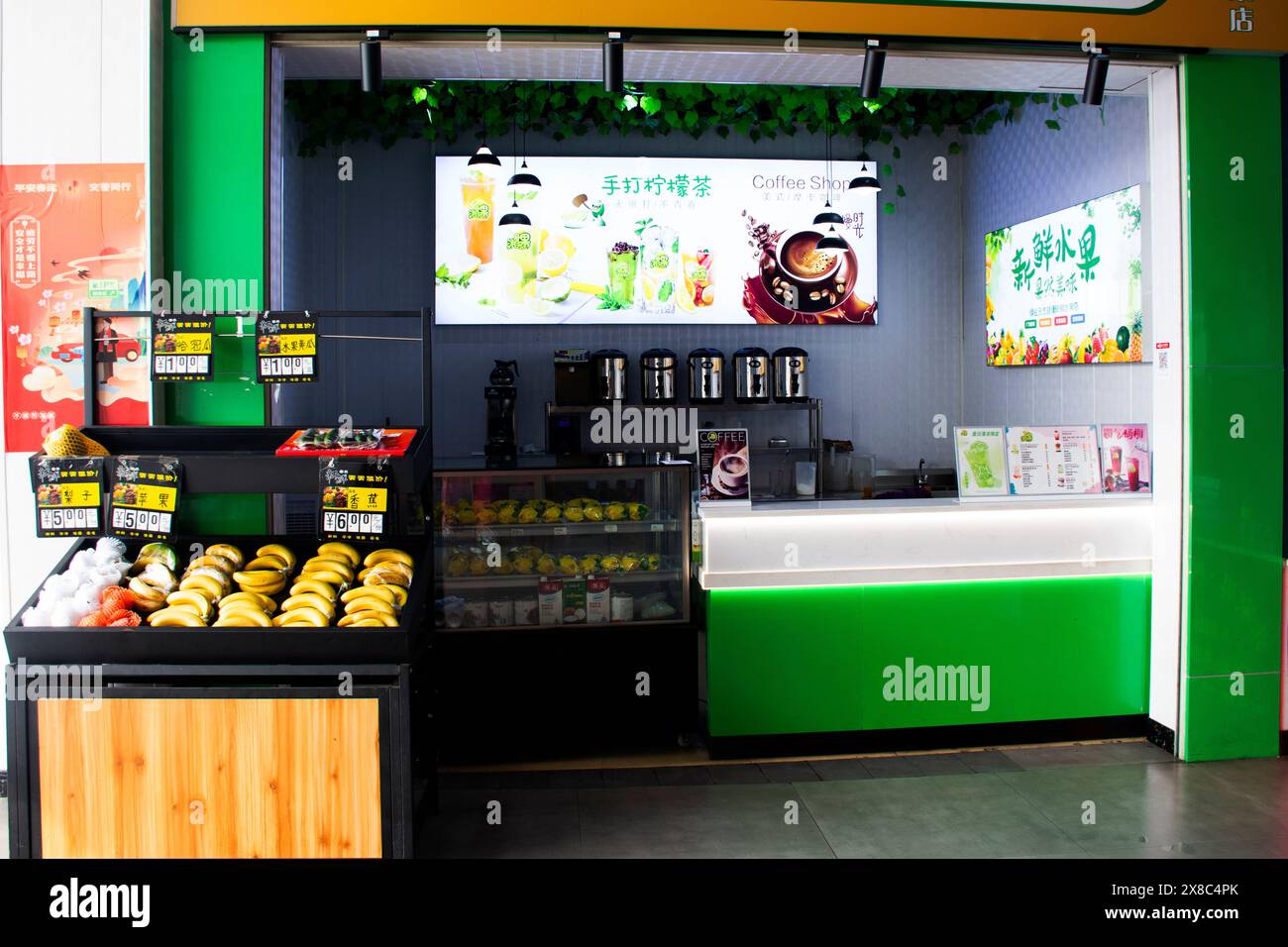 Fruit shake stall hi-res stock photography and images - Alamy