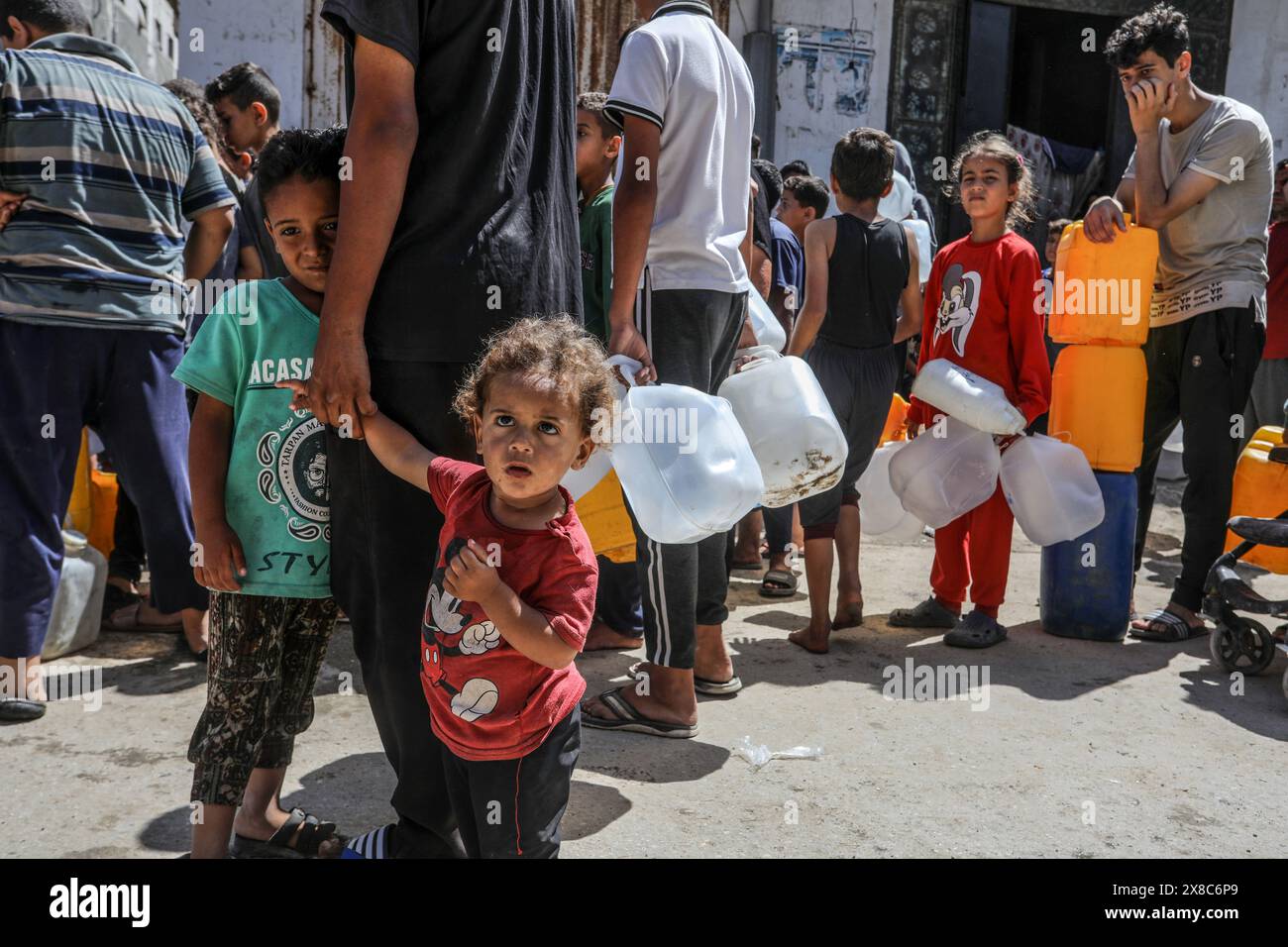 24 May 2024, Palestinian Territories, Deir al-Balah: Palestinians line ...