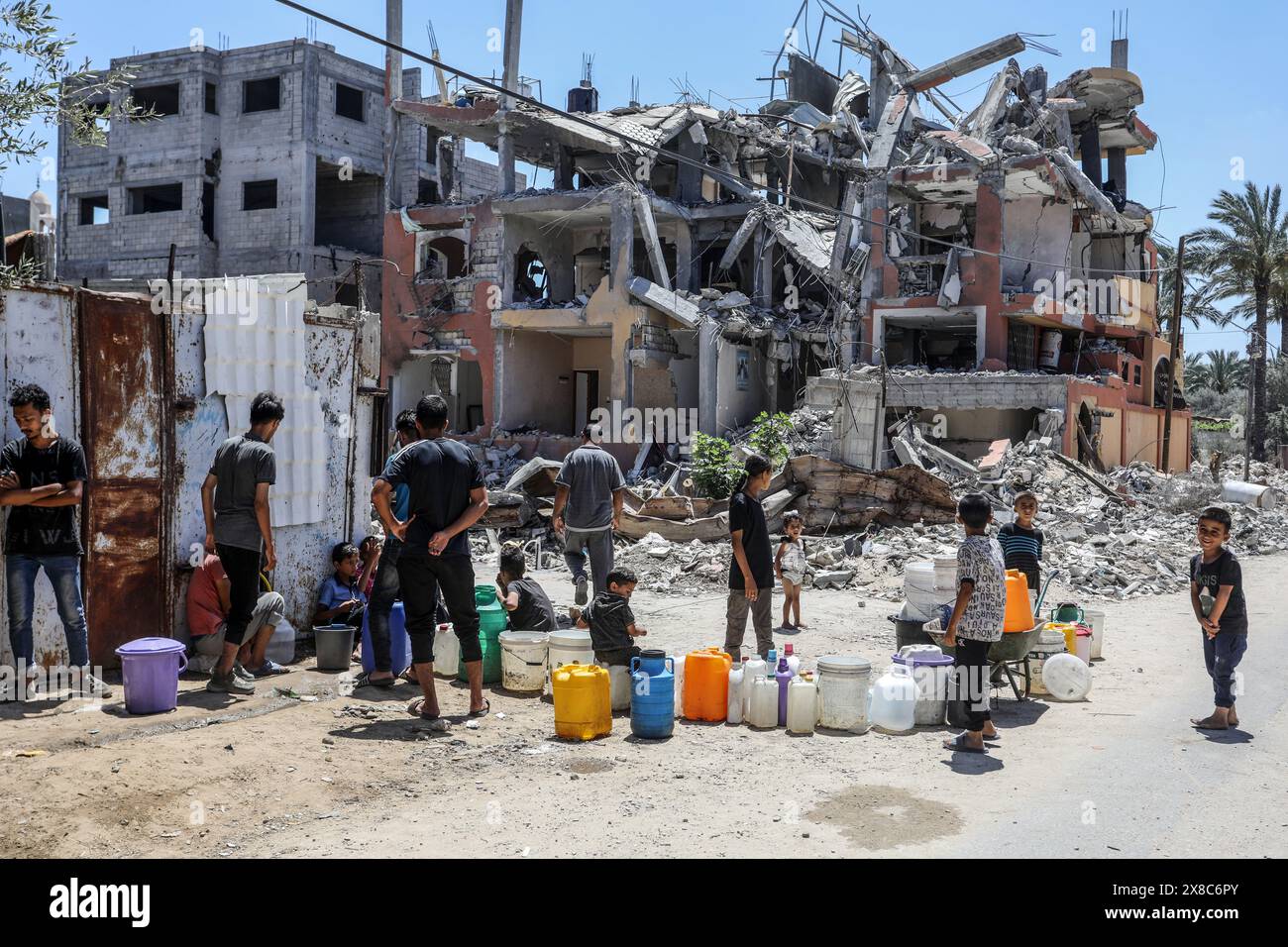 24 May 2024, Palestinian Territories, Deir al-Balah: Palestinians line ...