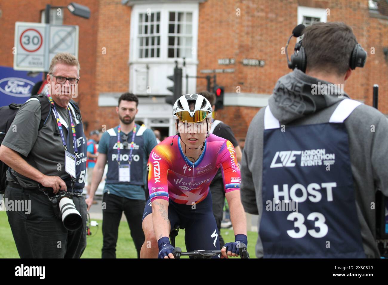 Elite female cyclist hi-res stock photography and images - Alamy