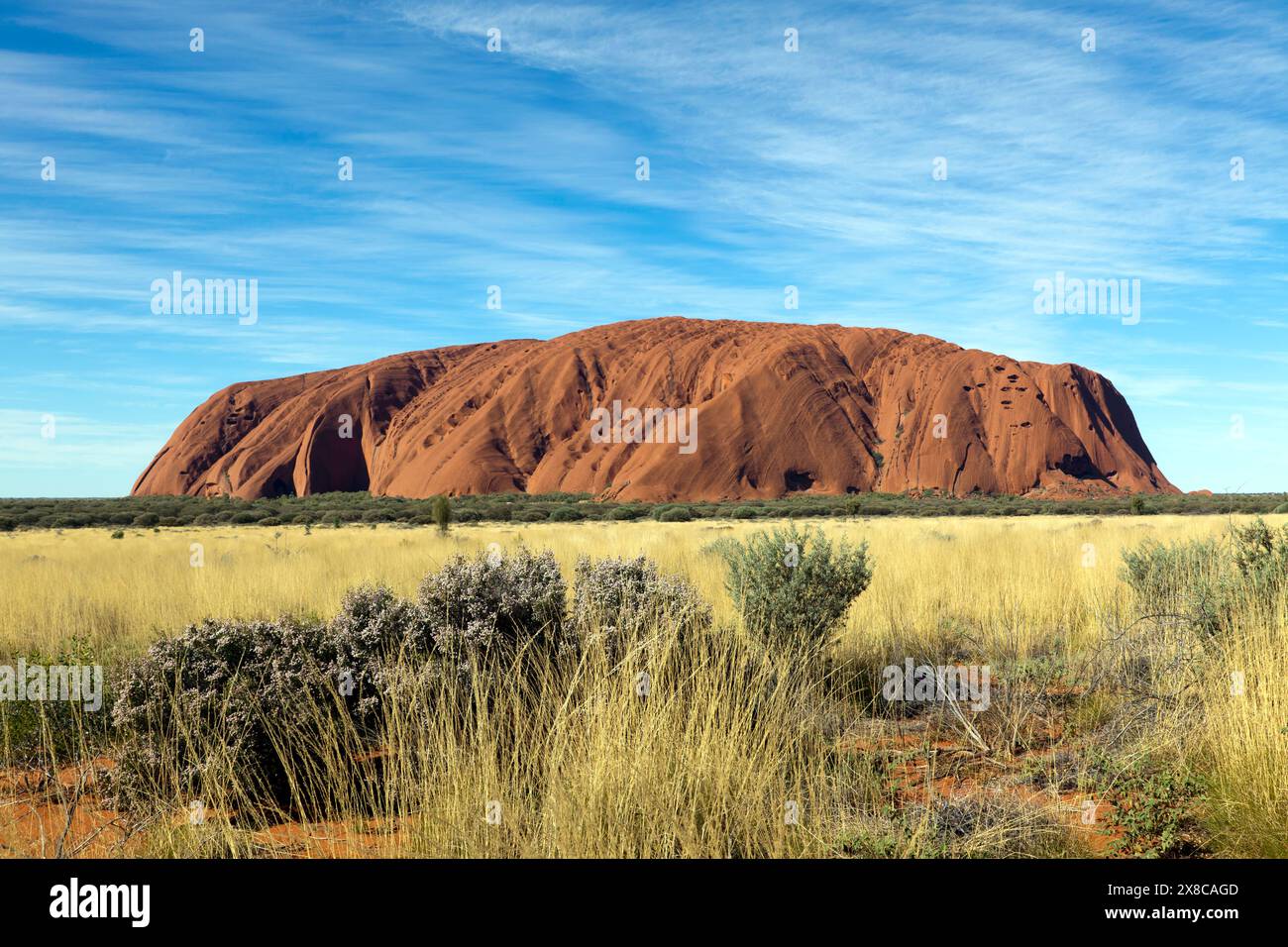 View of Uluru, in the Uluṟu-Kata Tjuṯa National Park, Northern ...