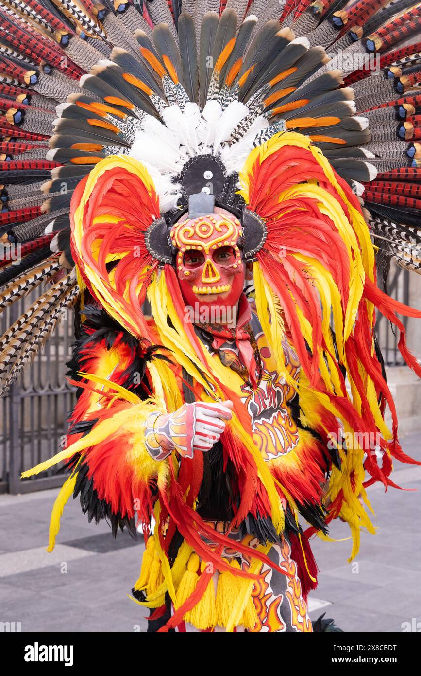 Aztec costume hi-res stock photography and images - Alamy