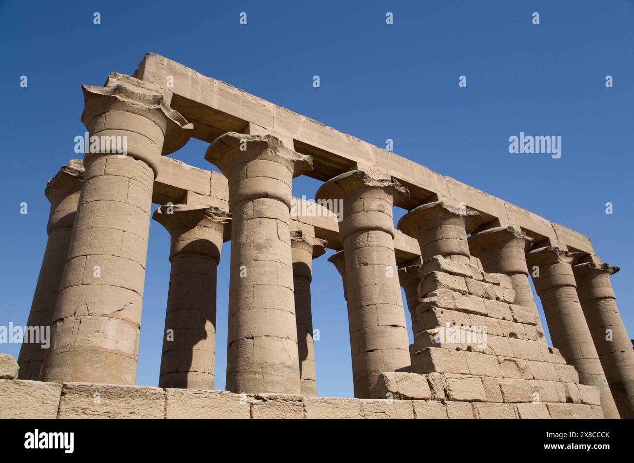 Colonnade luxor temple hi-res stock photography and images - Alamy
