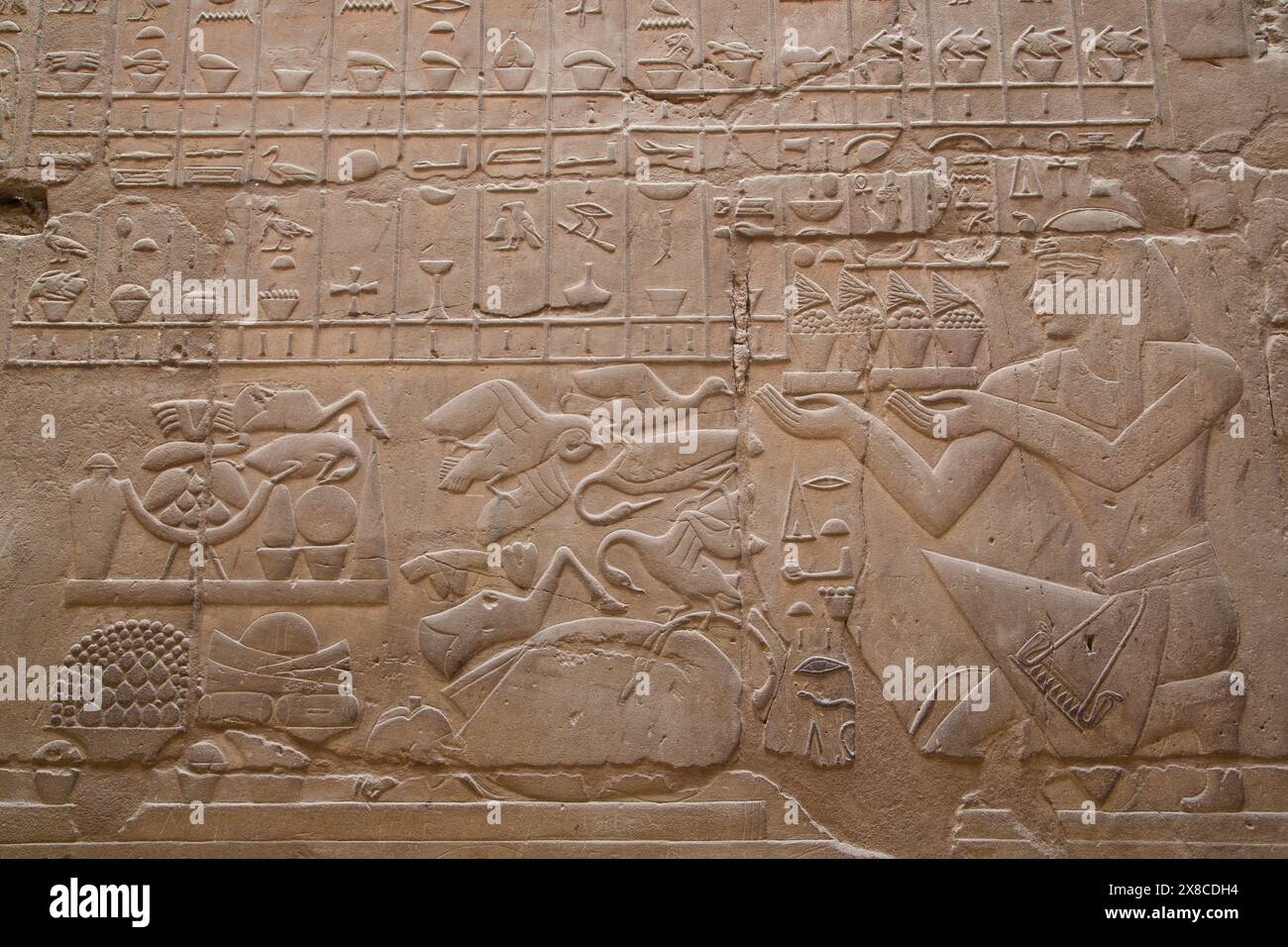 Bas-relief, Luxor Temple, Luxor, Egypt Stock Photo - Alamy