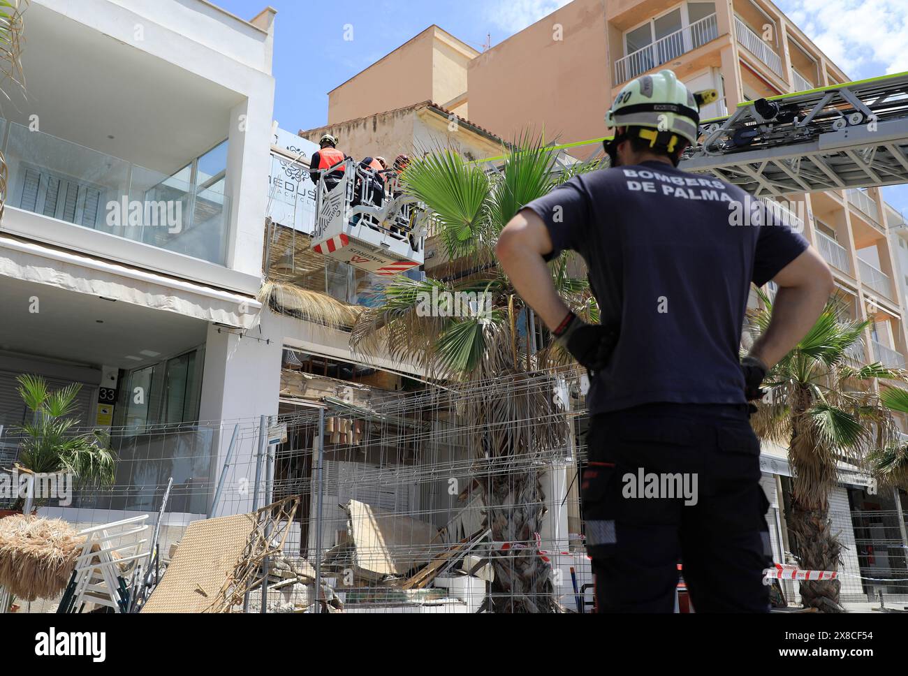 24 May 2024, Spain, Palma: Firefighters work on the Medusa Beach Club ...
