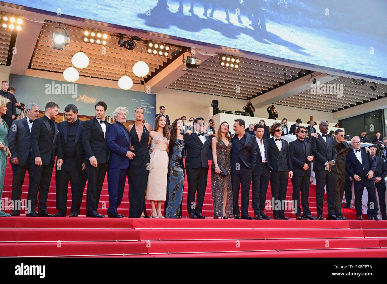 Ahmed Hamidi, Anthony Bajon, Karim Laklou, François Civil, Alain Chabat ...