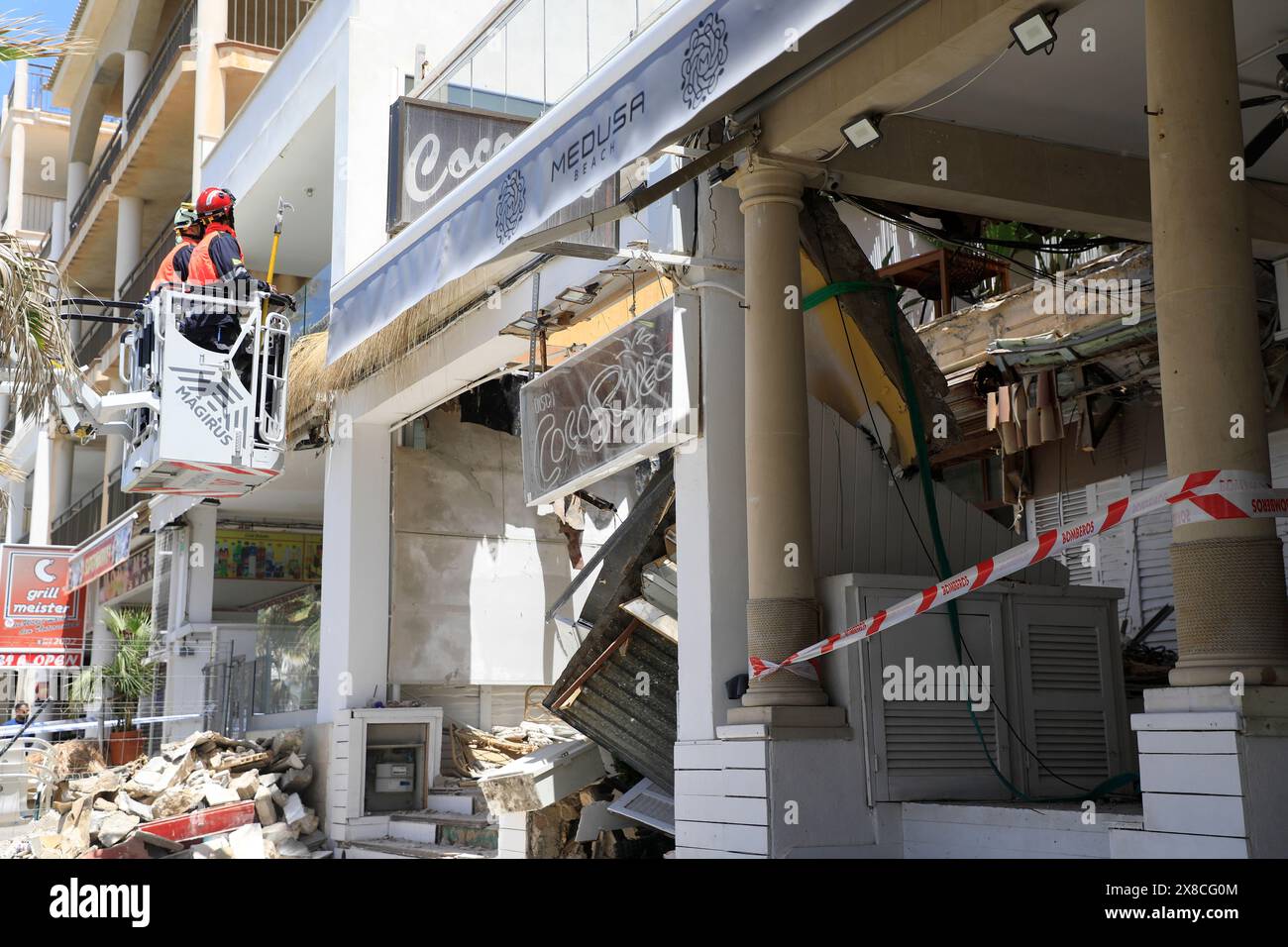 Palma, Spain. 24th May, 2024. Firefighters work on the Medusa Beach ...