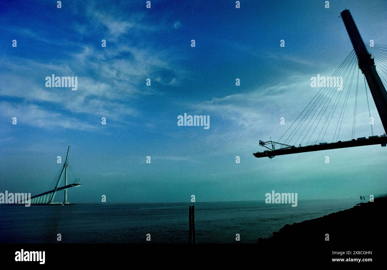 The Pont de Normandie (English: Normandy Bridge) Under construction ...