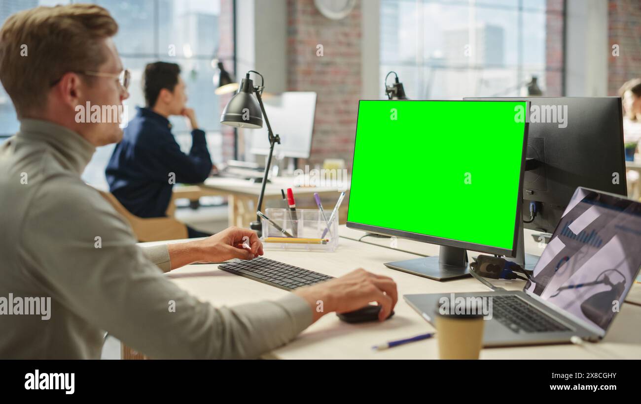 Group people using greenscreen hi-res stock photography and images - Alamy