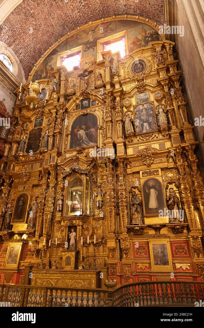 Santo Domingo Church, Mexico city - interior, with ornate altar and ...