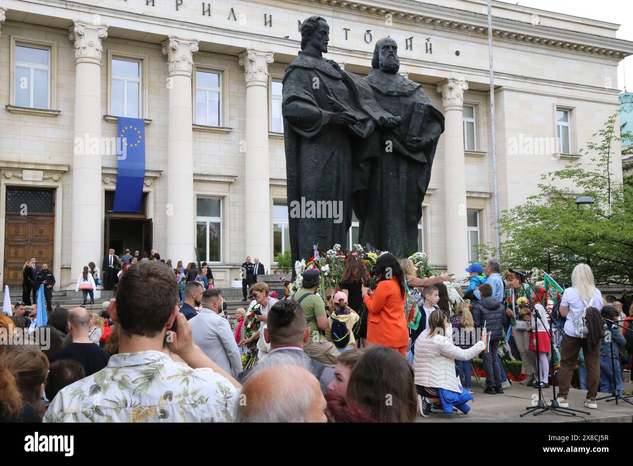 (240524) -- SOFIA, May 24, 2024 (Xinhua) -- People gather at the ...