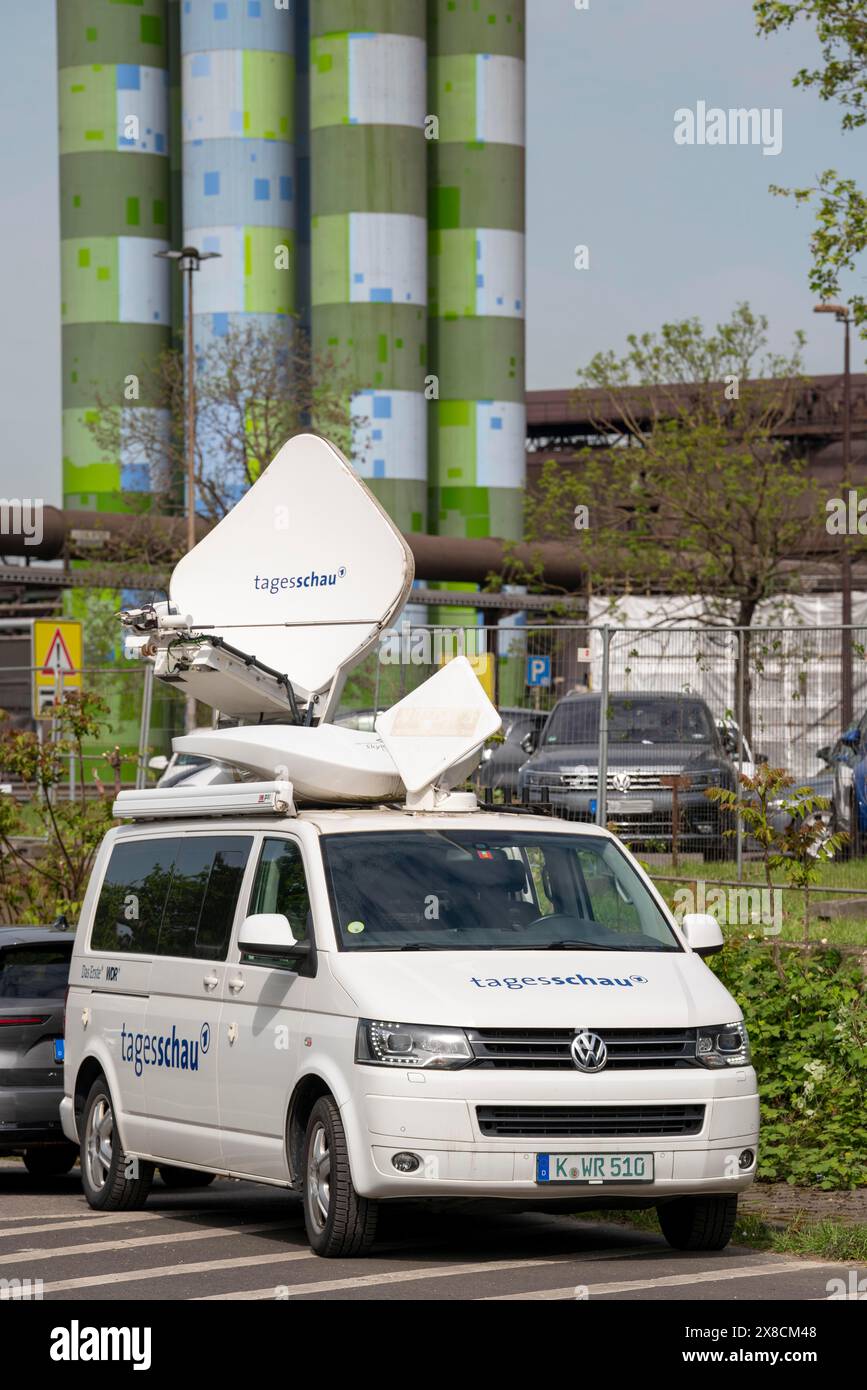 TV broadcasting vehicle for WDR, ARD, Das Erste, with satellite antenna ...