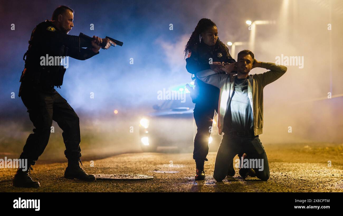 Policewoman aiming gun criminal male hi-res stock photography and ...