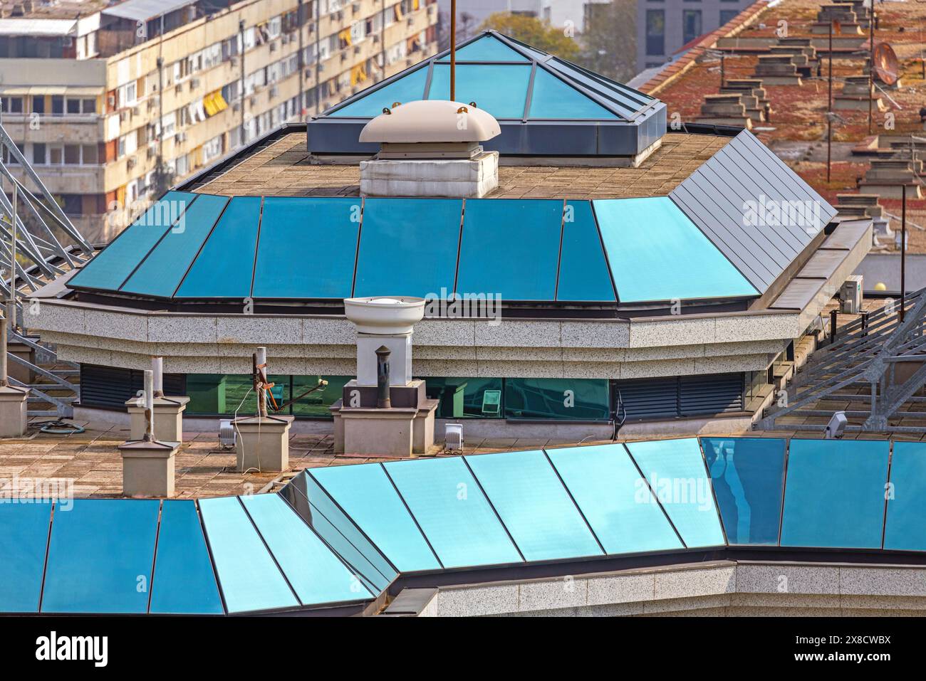Glass pyramid roof ceiling hi-res stock photography and images - Alamy