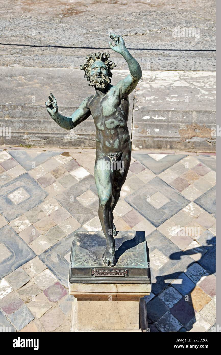 Faun statue hi-res stock photography and images - Alamy
