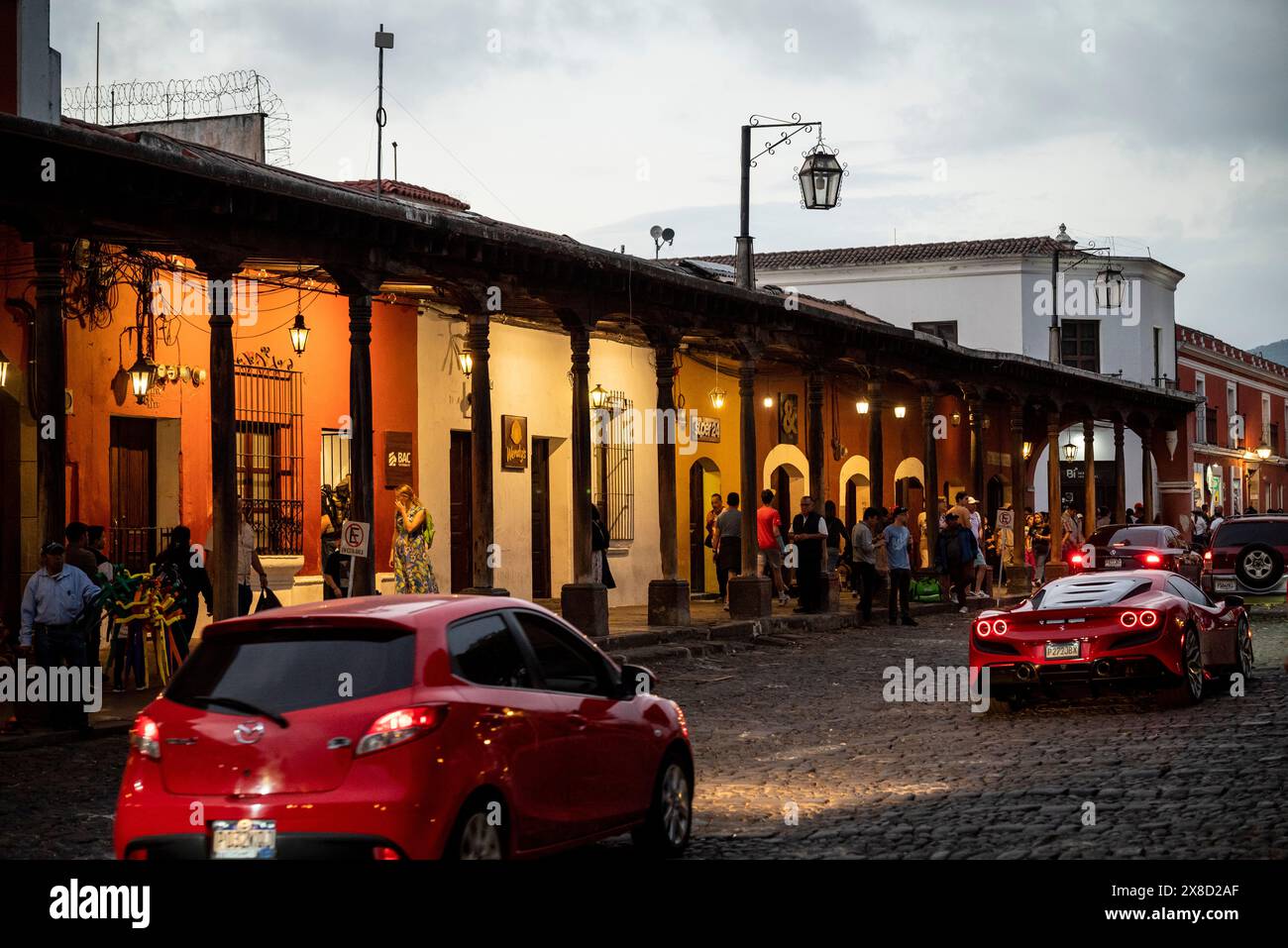 Antigua guatemala street night colonial hi-res stock photography and ...