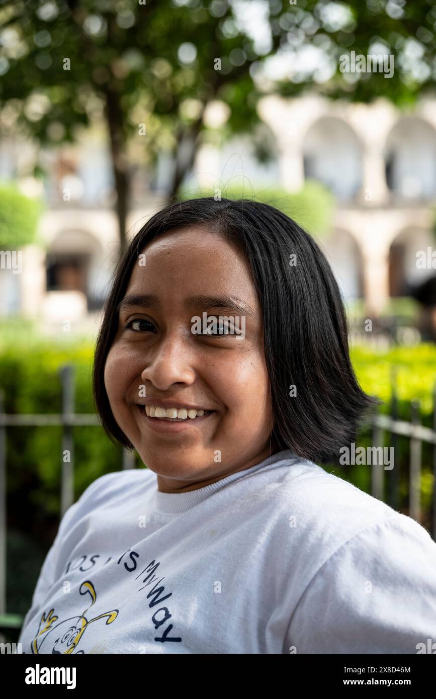 Mayan girl in Parque Central, Antigua, Guatemala Stock Photo - Alamy