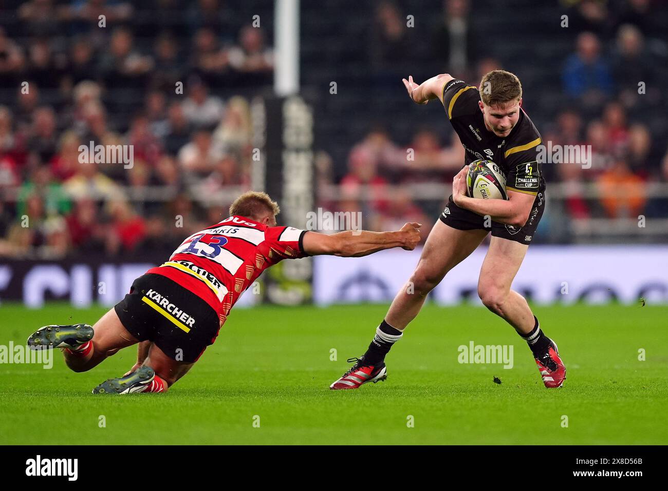 Hollywoodbet Sharks' Ethan Hooker evades the tackle from Gloucester ...