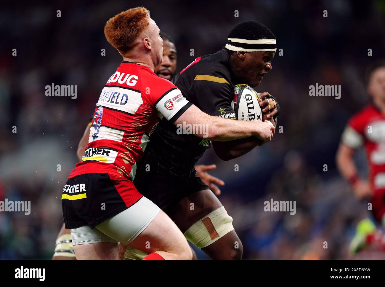 Hollywoodbet Sharks' Phepsi Buthelezi scores a try despite the attempts ...