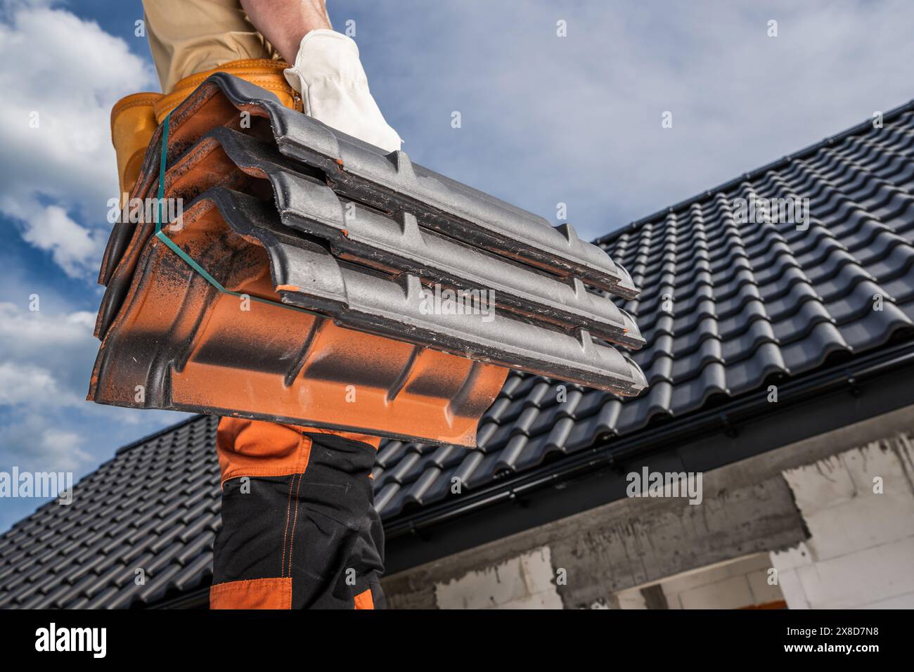 Worker fixing roof construction hi-res stock photography and images - Alamy