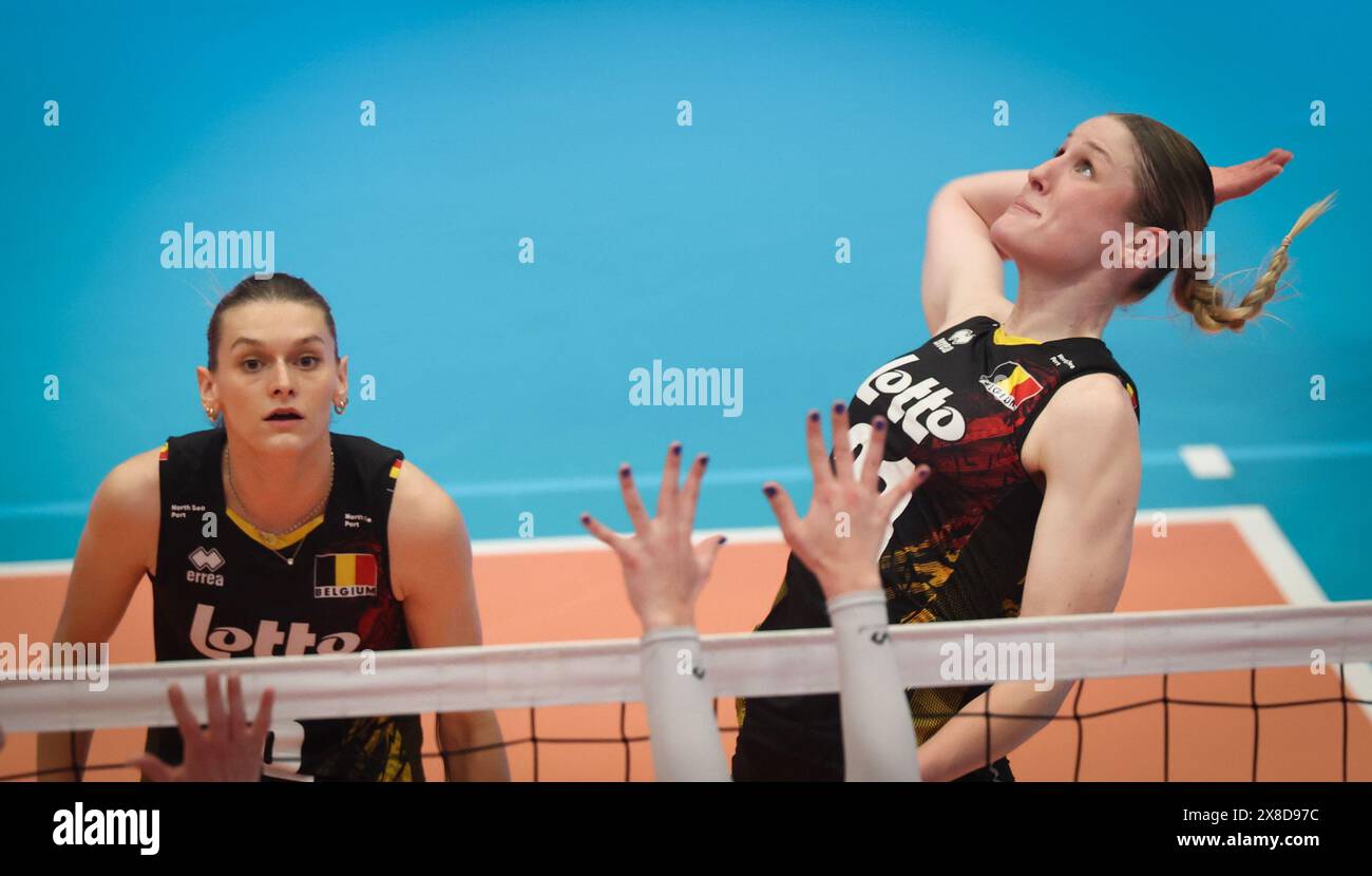 Beveren, Belgium. 24th May, 2024. Belgium's Manon Stragier fights for ...