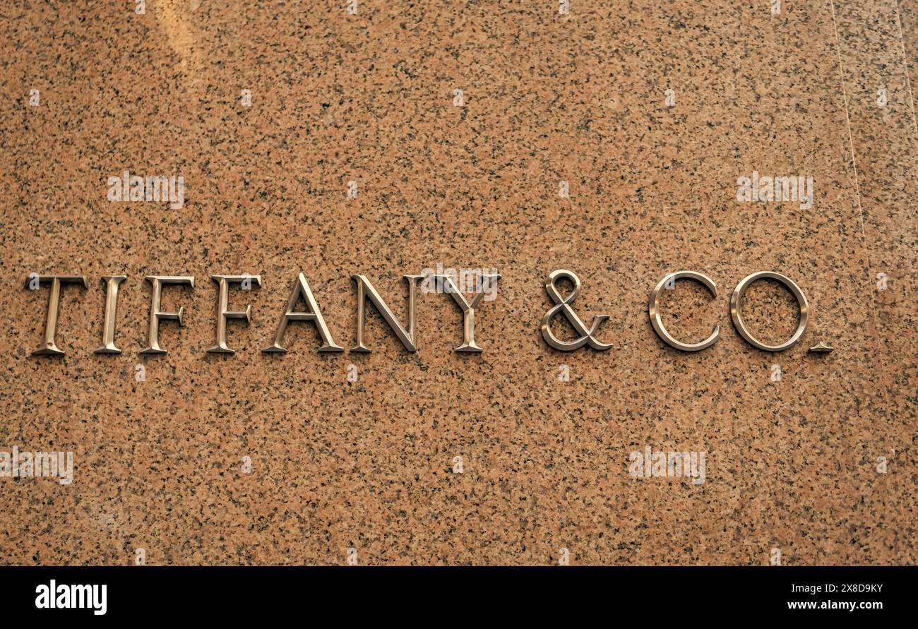 New York City, USA - July 9, 2023: Tiffany and Co retailer logo Stock ...