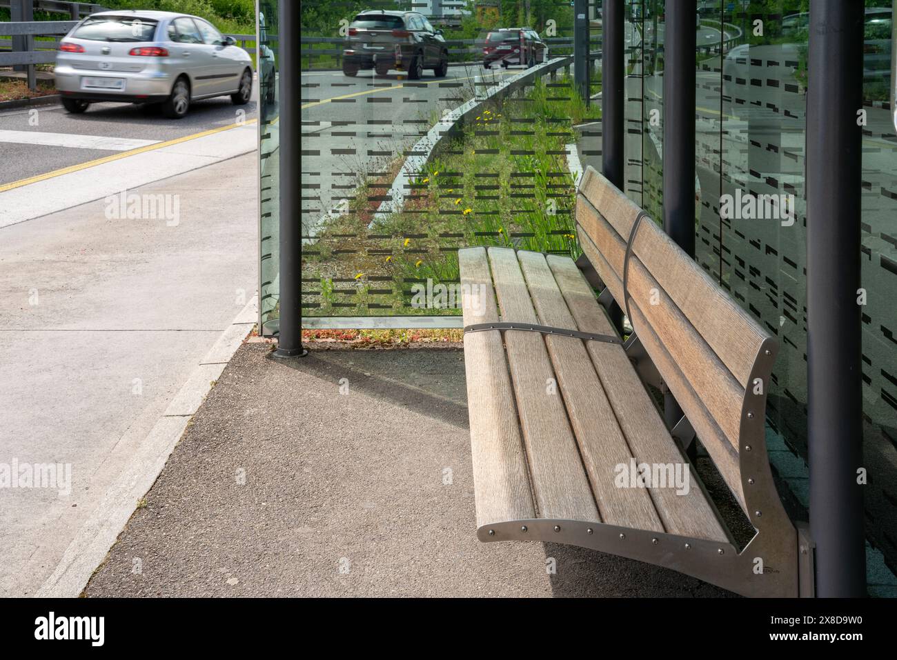 Bus bench hi-res stock photography and images - Alamy