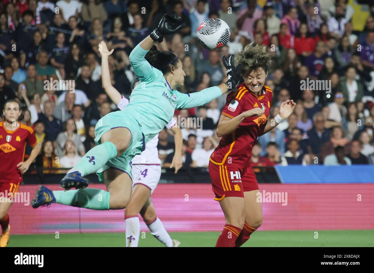 Roma's Valentina Giacinti beats Fiorentina's goalkeeper Rachele Baldi ...