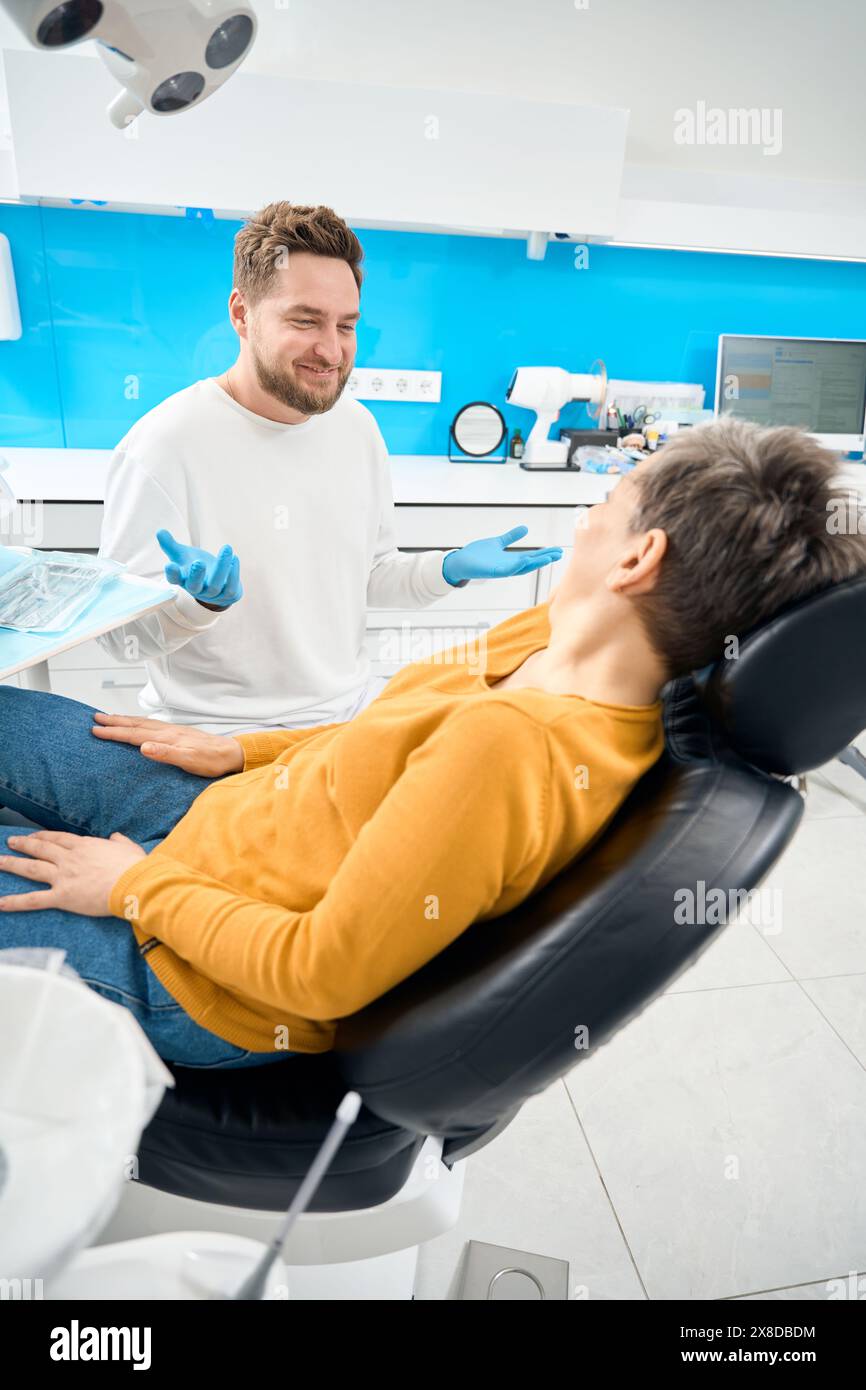 Dentist consultation visual hi-res stock photography and images - Alamy