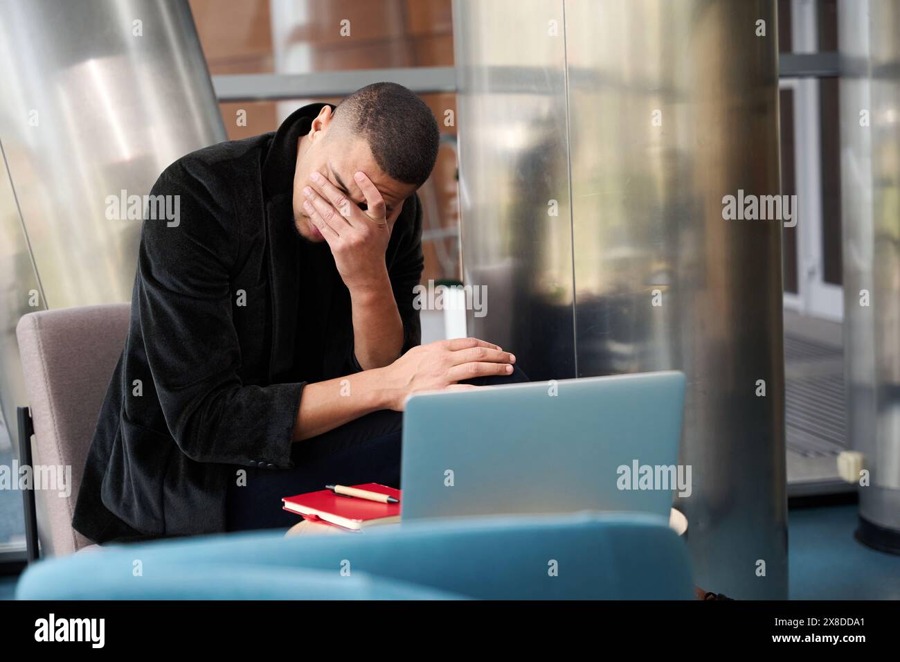 African businessman sad face office hi-res stock photography and images ...