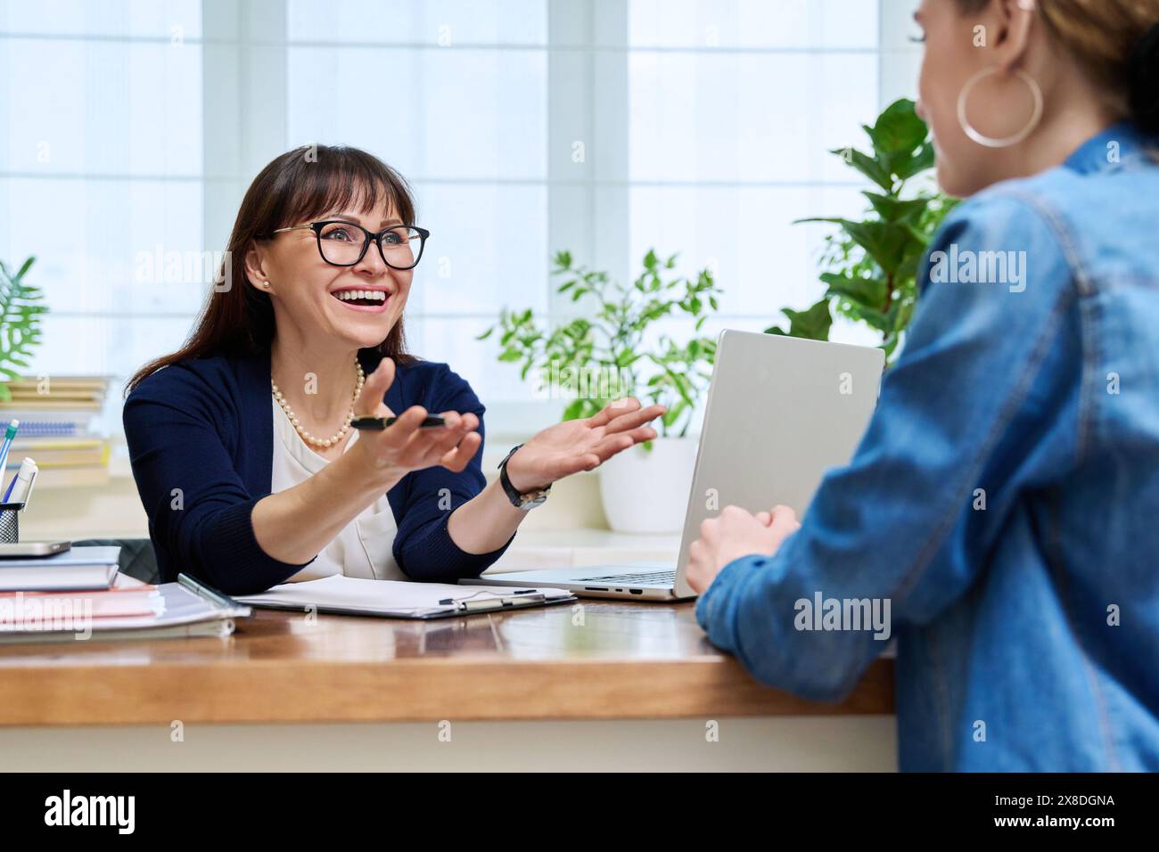 Female psychologist working with young teen girl Stock Photo - Alamy
