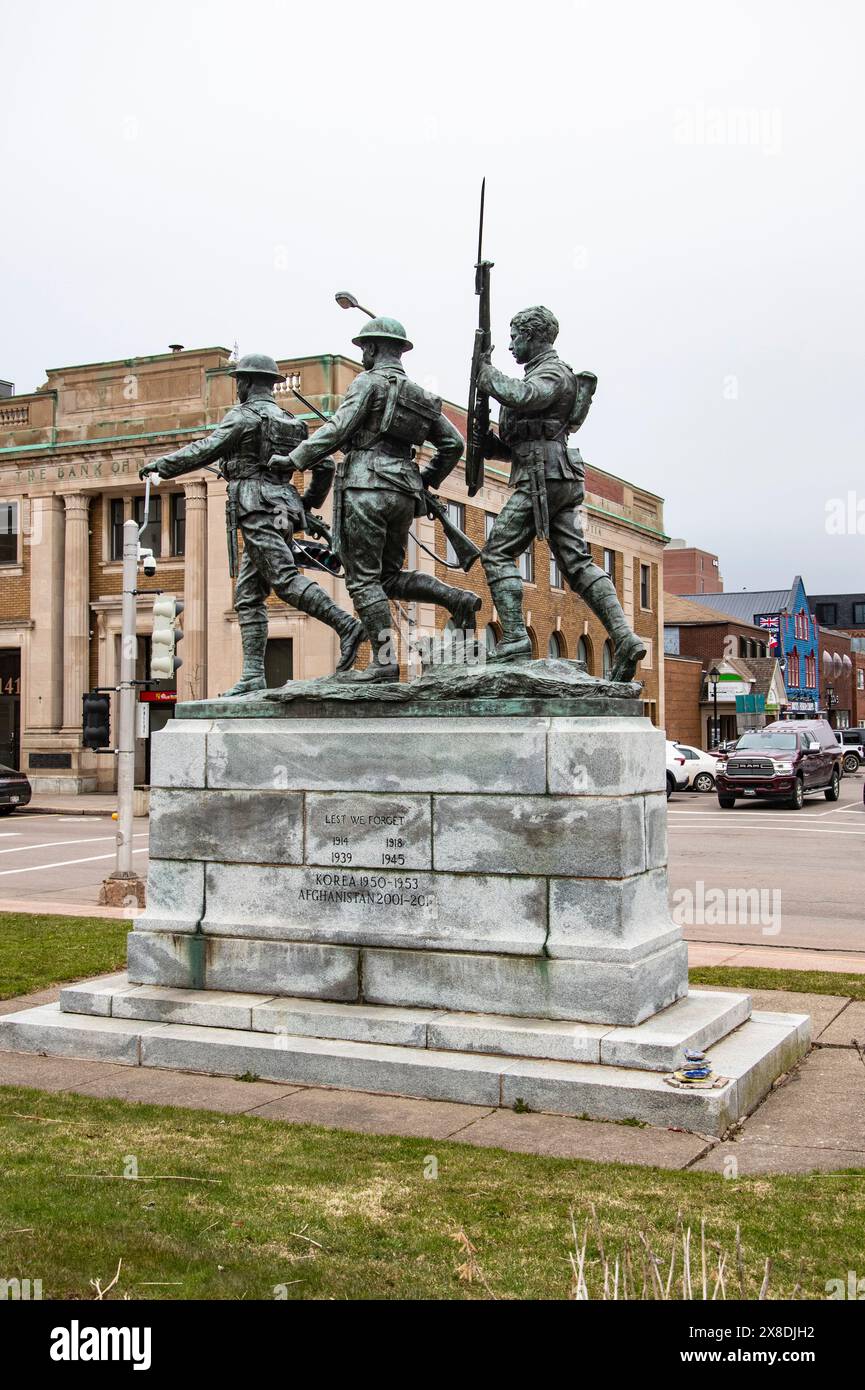Remembrance Day statue honoring those who served therein in downtown ...