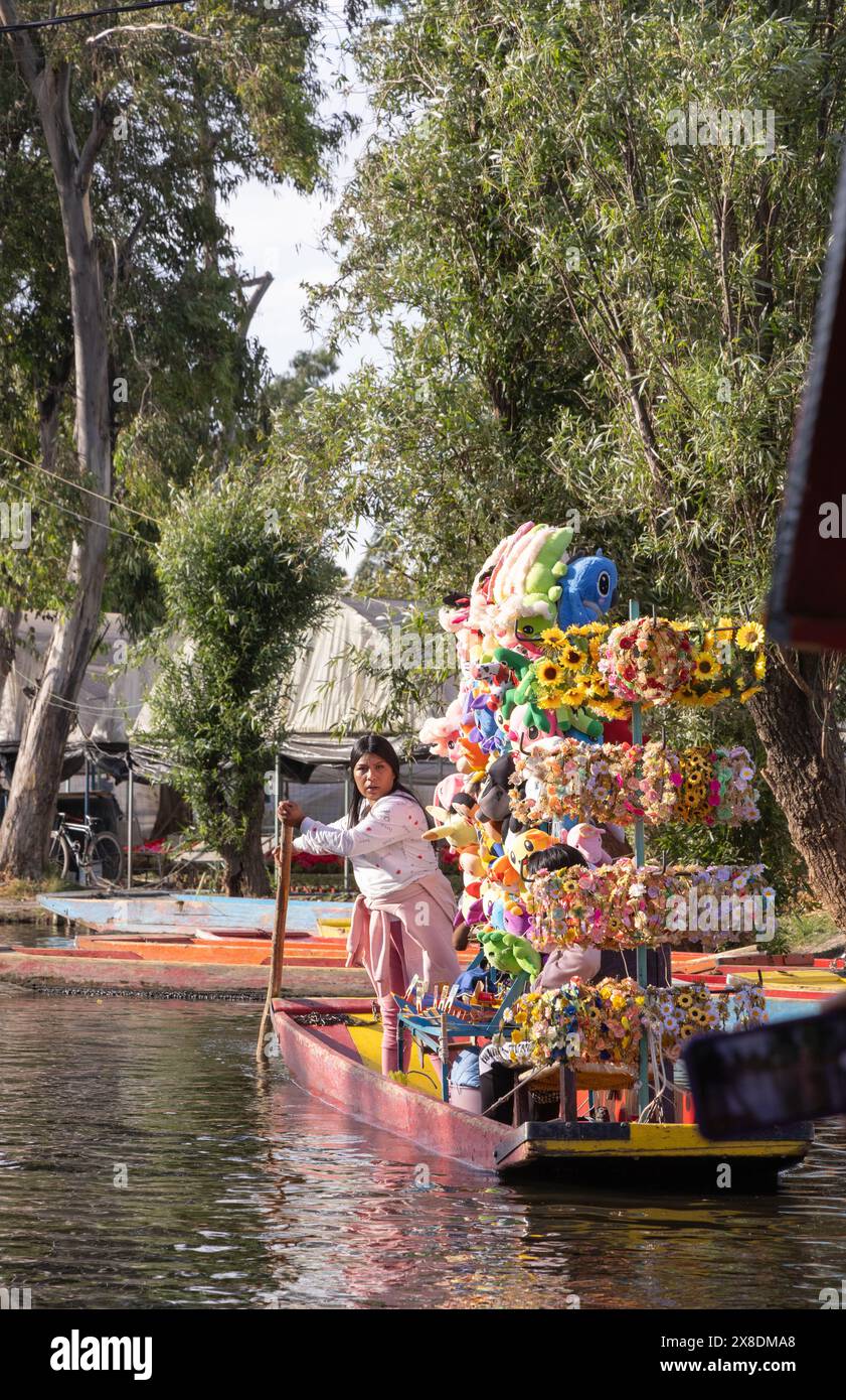 Xochimilco Mexico. Colourful boats on the Xochimilco floating gardens ...